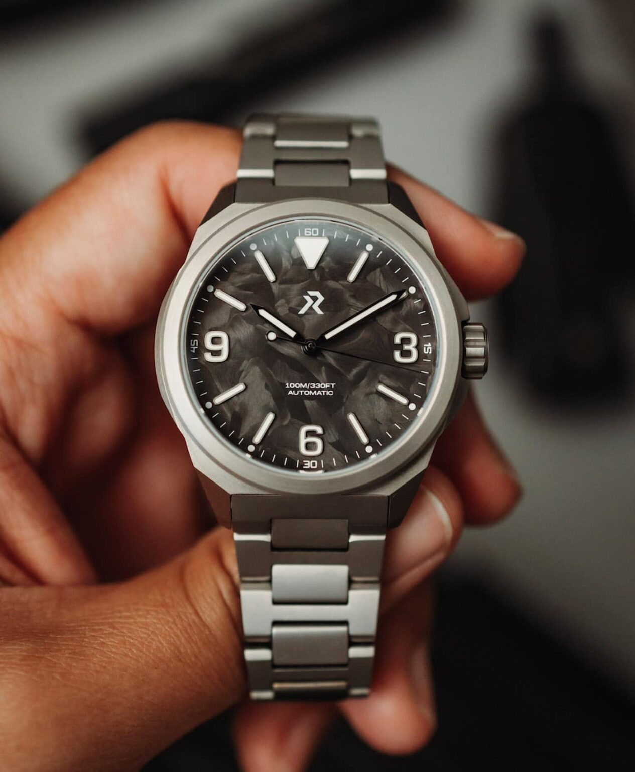 RZE Resolute 2022 Carbon Fibre Titanium Bracelet Watch - WatchBandit RZE Resolute 2022 Carbon Fibre Titanium Bracelet Watch - WatchBandit